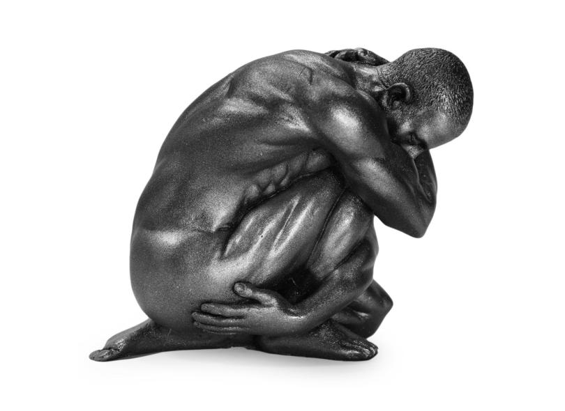 Imagem Escultura de Homem Agachado Pensativo Resina Prata com o Melhor ...